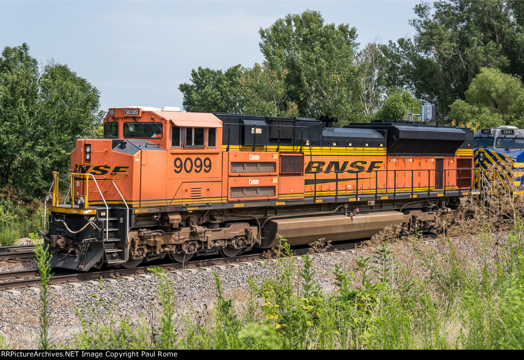 BNSF 9099, EMD SD70ACe, Westbound